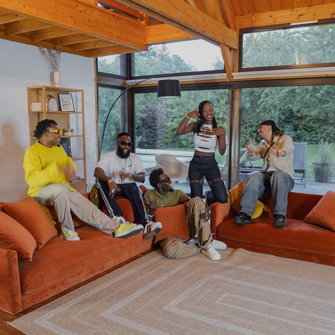 J'suis plus là (feat. LowJay & Papi) by Papi, Titai, Maud Elka, Youka ...